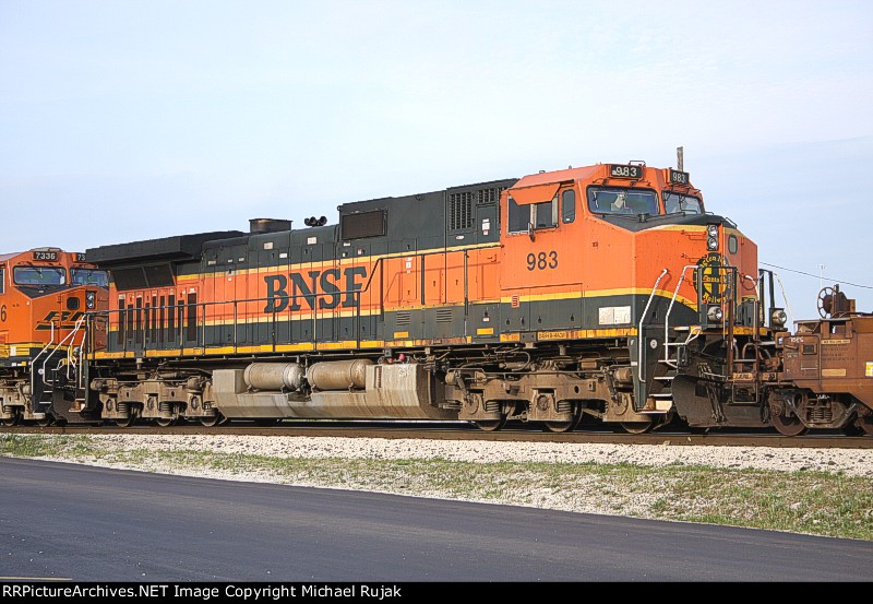BNSF 983